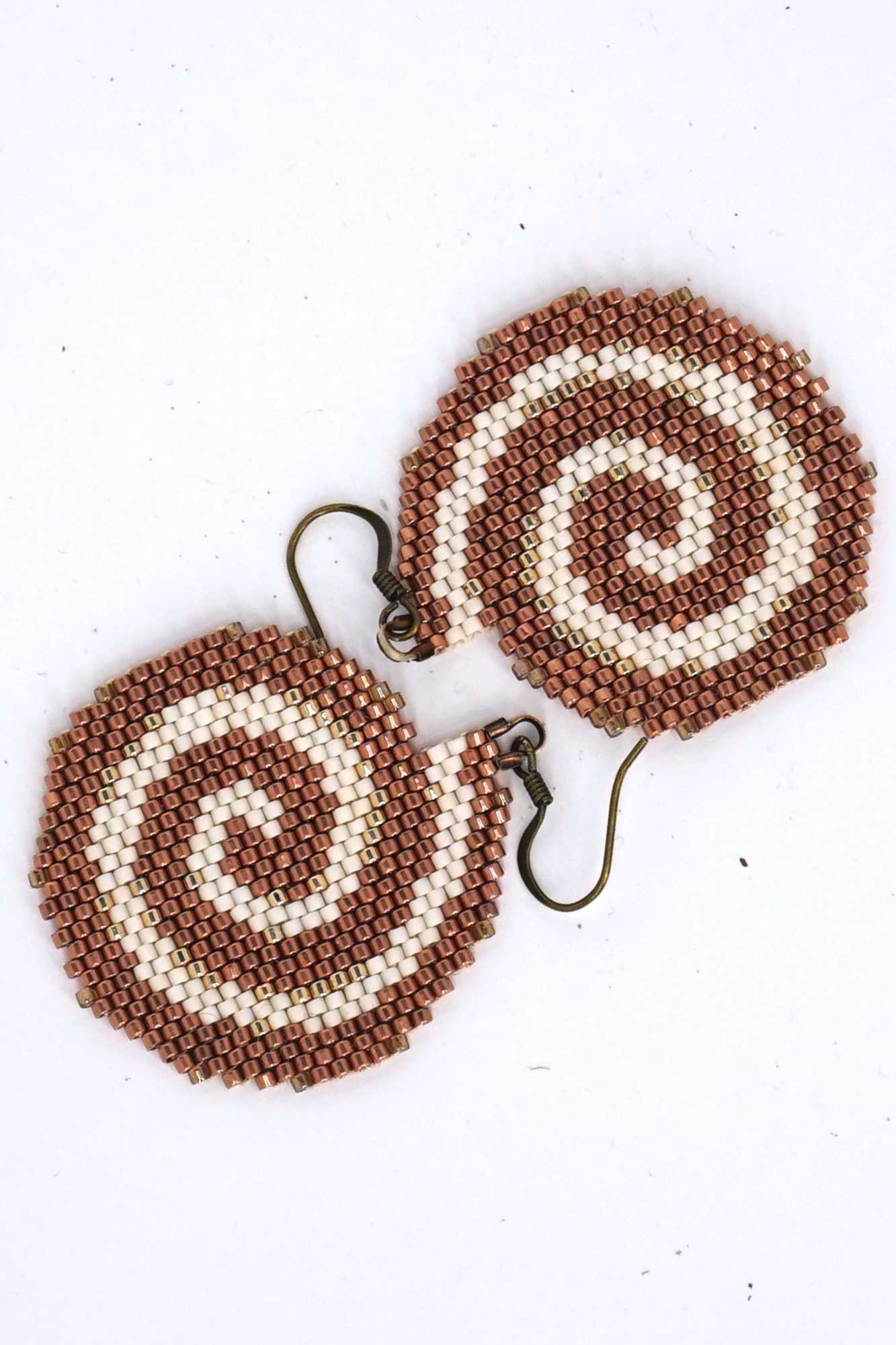 Mesmerizing Story - even and odd count peyote stitch earring pattern