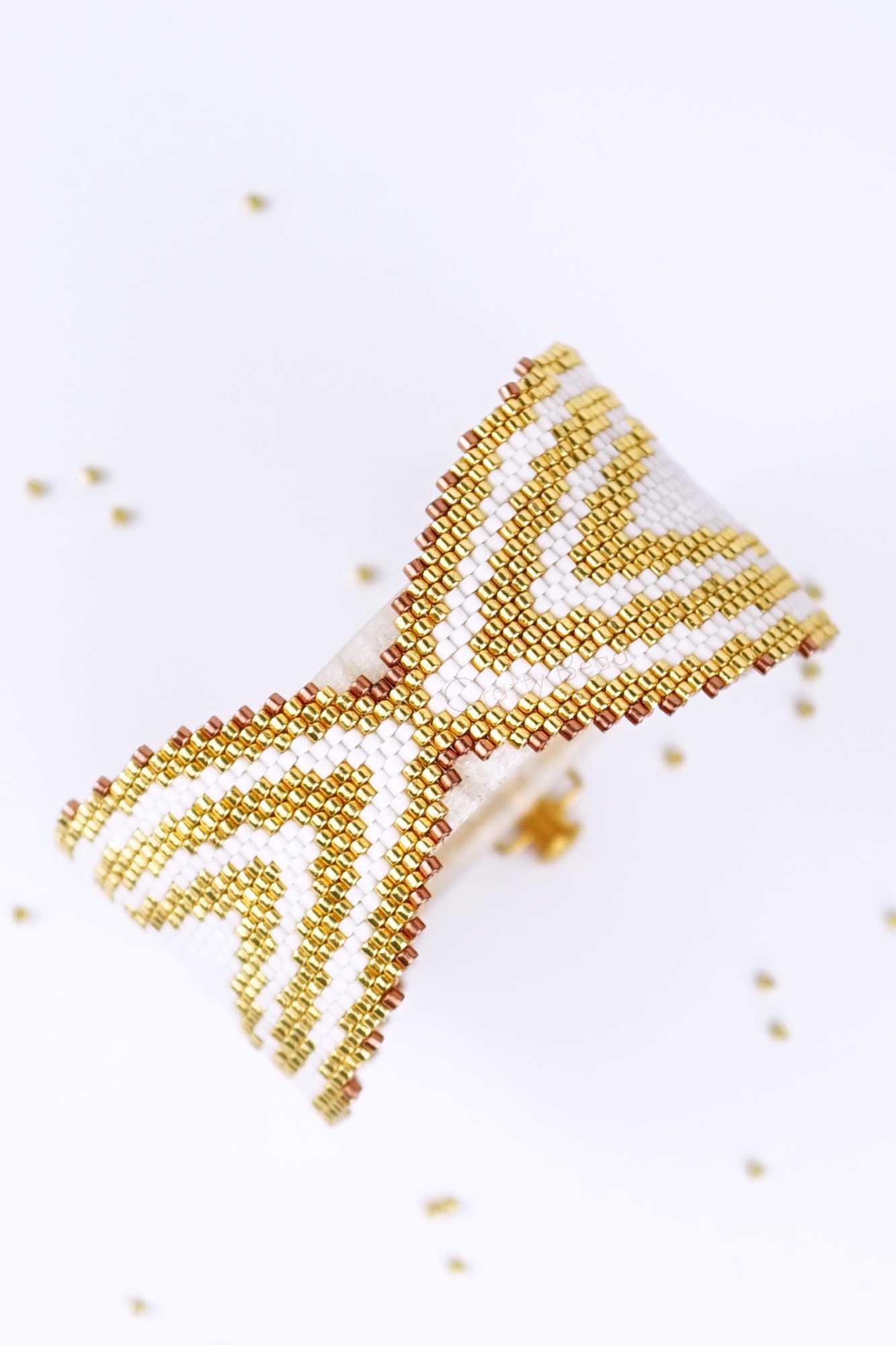 Oh! My! Gold! - combined stitches bracelet pattern